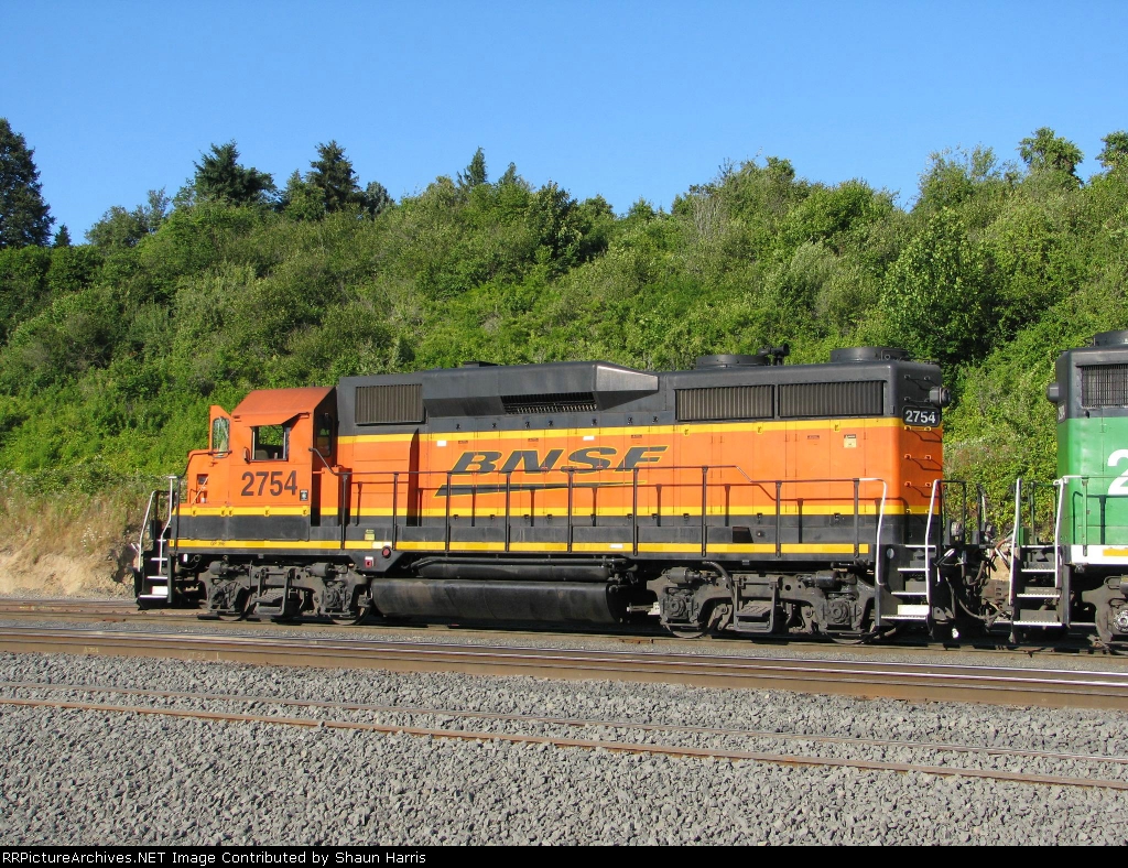 BNSF2754 GP39E